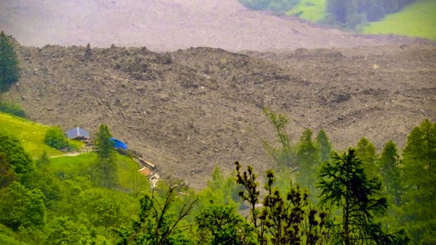 Landslide: Masses of debris bury a large part of Blatten VS underneath ...