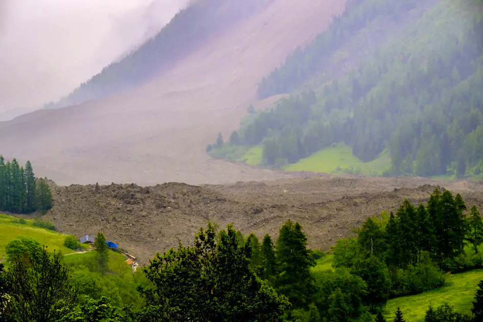 Blatten unter Gletscher begraben: Video zeigt Aussmass des Abbruchs ...