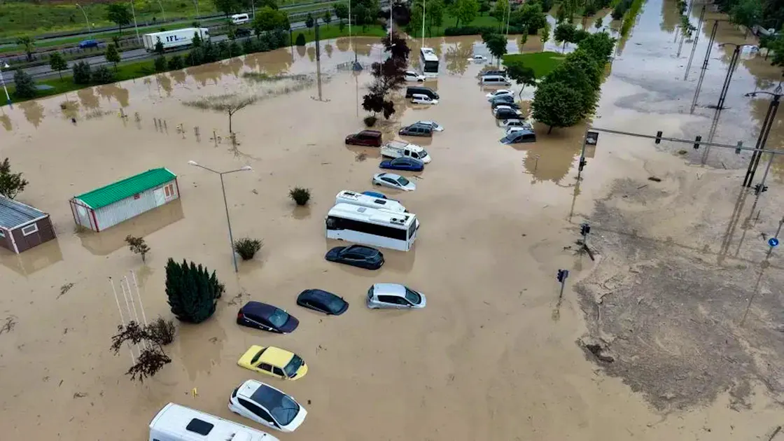 Videos show storm chaos: In Turkey, heavy rainfall puts entire regions ...