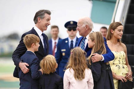 Il ritratto: Ecco chi è Gavin Newsom, il grande avversario di Trump ...