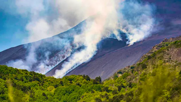 Italy: Etna: Civil defense warns, flight level remains red | blue News