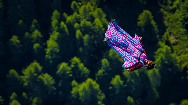 German wingsuit flyer plunges to his death | blue News