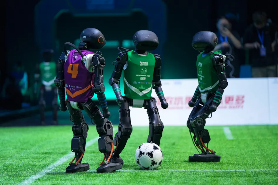 Ecco il video: A Pechino i robot giocano a calcio meglio degli umani ...