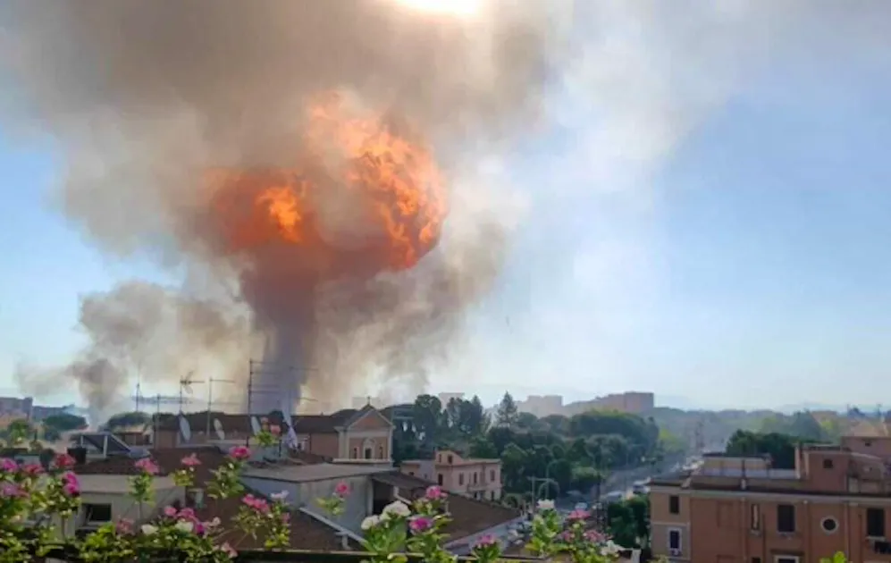 Detonation in petrol station: Violent explosion rocks Rome - several ...