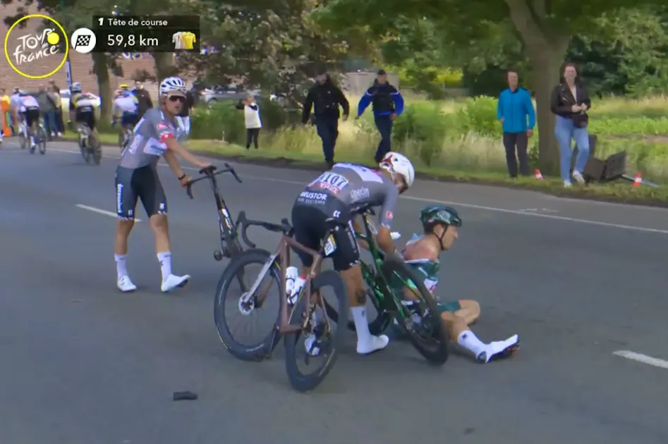 Jasper Philipsen crashes heavily at the intermediate sprint and has to ...