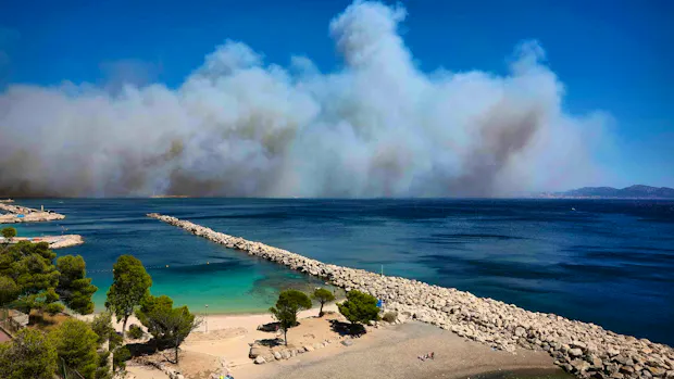 Wildfire approaches Marseille - 110 slightly injured | blue News