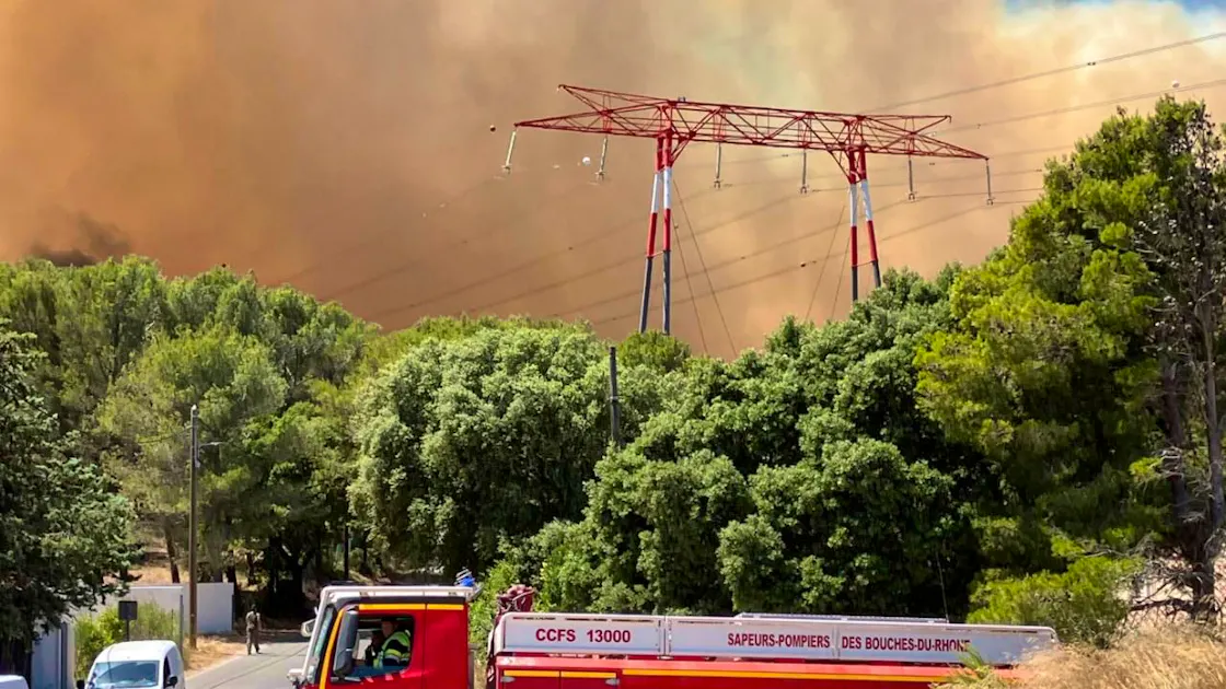 France: Huge clouds of smoke: fire near Marseille scares residents ...