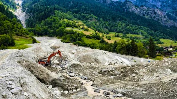 Natural disasters: Wave-like thrusts play a central role in debris ...