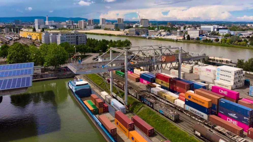 Economy: Swiss exports turn positive again in June | blue News