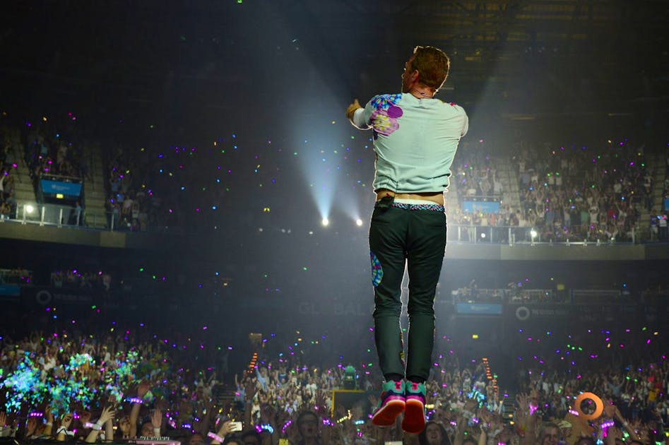 Si dimette il CEO del video virale del tradimento al concerto dei ...