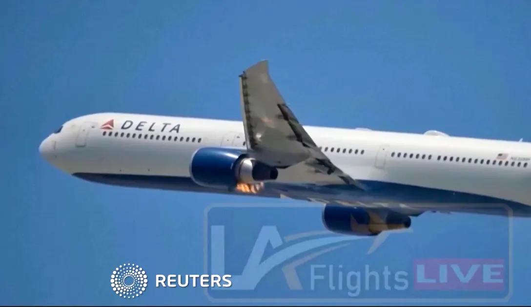 Boeing 767 fängt nach Start in L.A. Feuer und muss notlanden | blue News