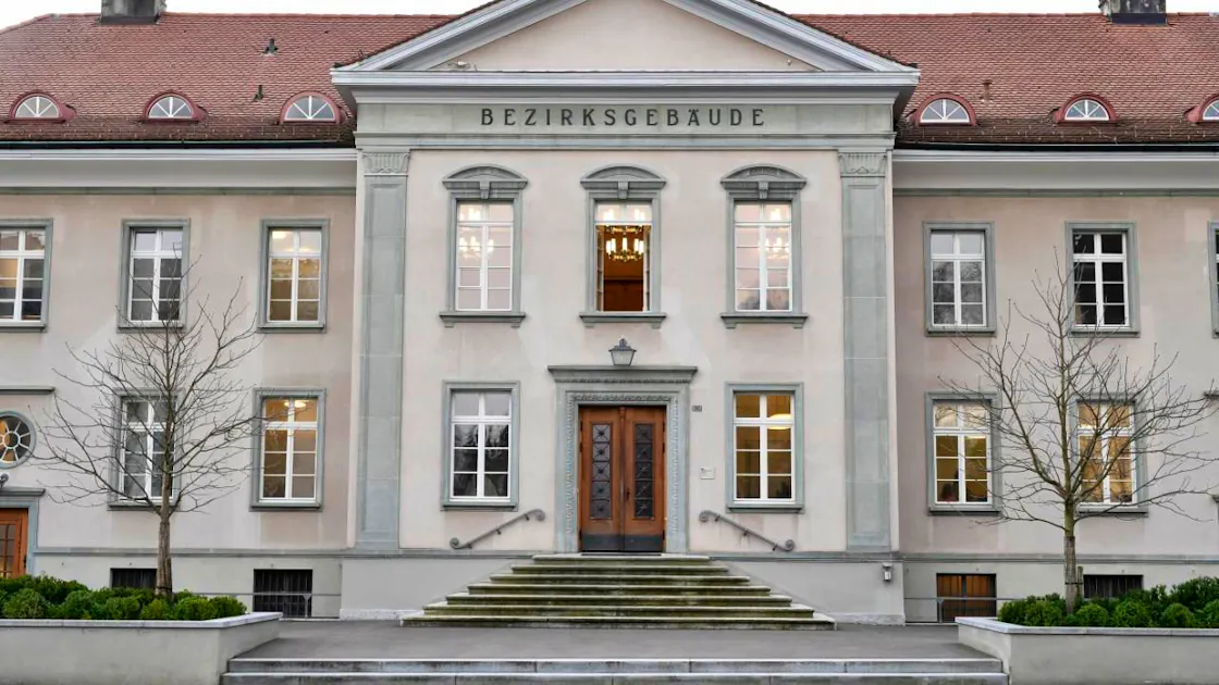 Trial: Zurich court sentences knife attacker to ten years in prison ...
