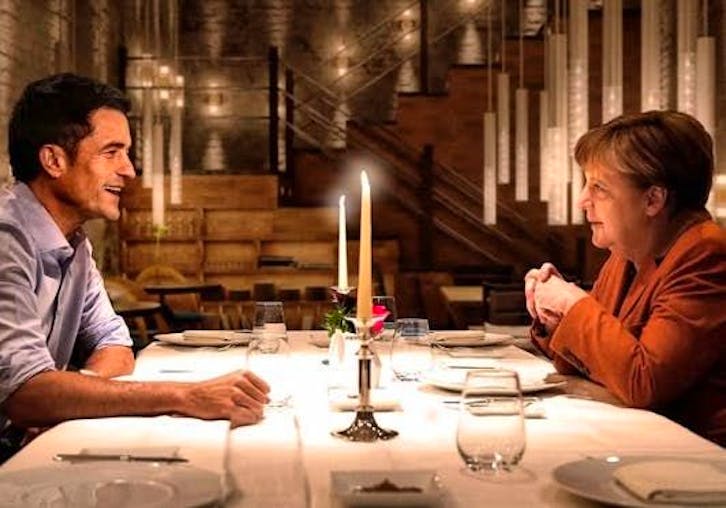 "Couldn't take his eyes off her": Orlando Bloom comments on fake dinner ...