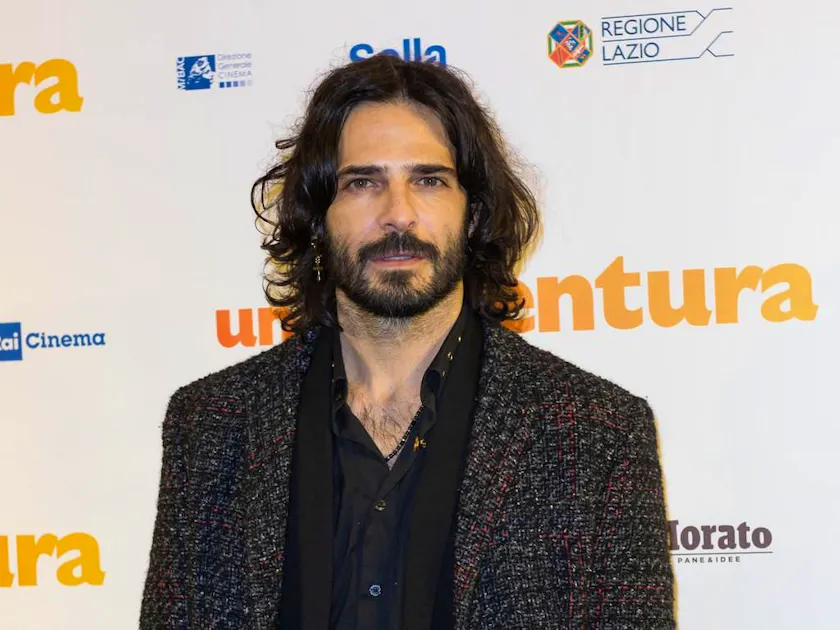 Nuova fiction: Marco Bocci è «Alex Bravo»: il poliziotto che vive a ...