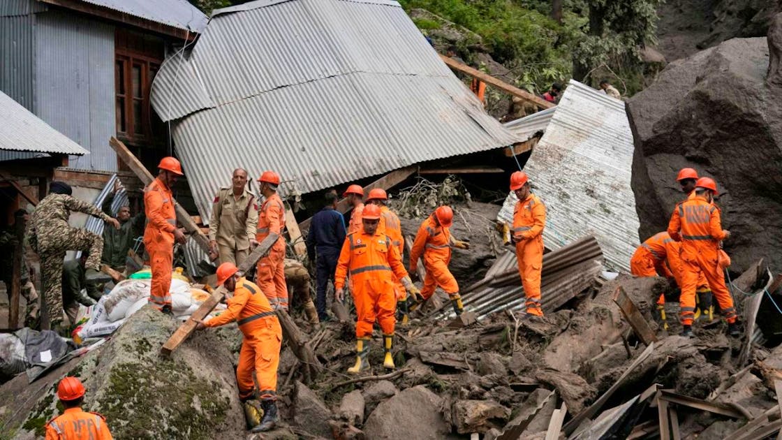 India: More than 365 dead after flash floods in Himalayan region | blue ...