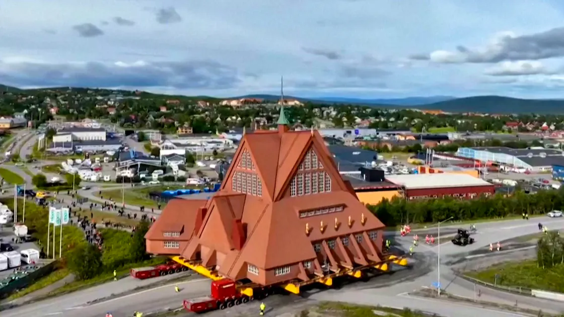 Church on the move: 6000-ton building rolls through Lapland | blue News
