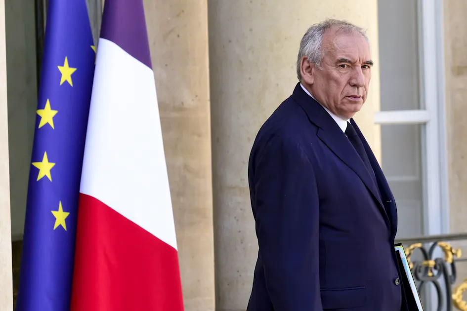 Soutenu par Macron, Bayrou promet de se battre «comme un chien» | blue News