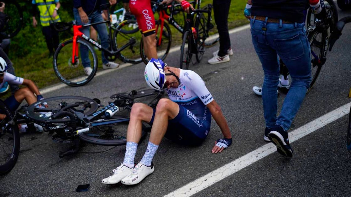 Chris Froome in hospital after training crash | blue News