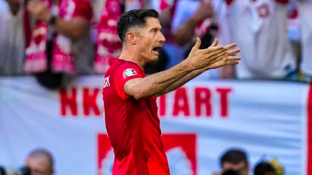 After falling out with ex-coach: Lewandowski returns to Poland's ...