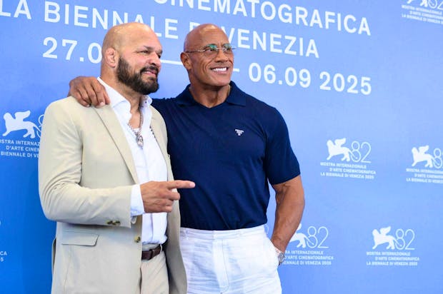 World premiere of "The Smashing Machine": "The Rock" shows big emotions ...