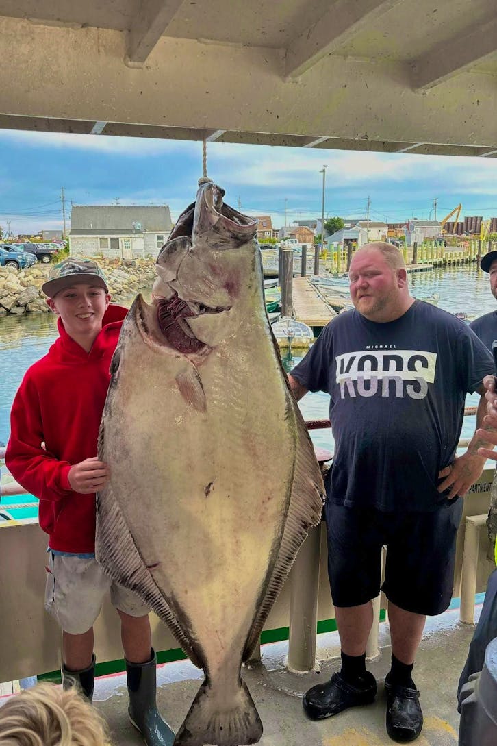 "I was screaming" - 13-year-old catches monster halibut | blue News
