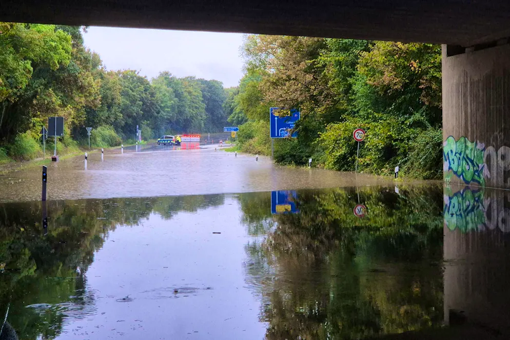 Heavy rain floods western Germany - pictures show streets under water ...