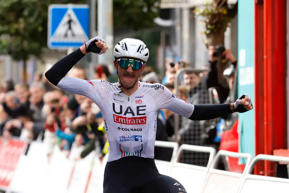 GP de Montréal: McNulty triomphe grâce à un cadeau de Pogacar | blue News