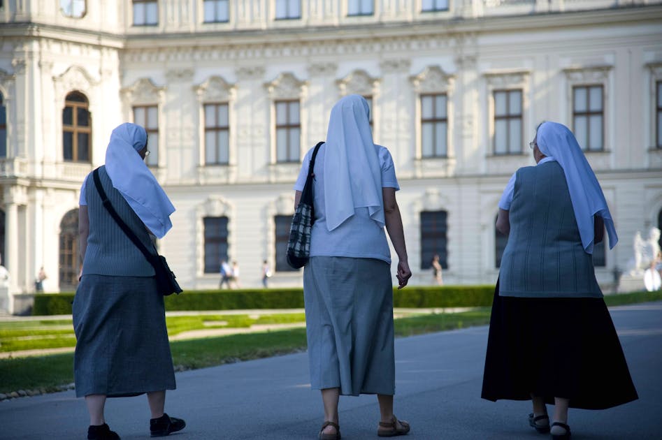 Tre suore lasciano la casa di riposo e tornano al convento: «Sempre ubbidienti, ma questo è ...
