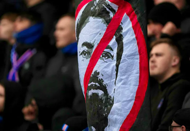 Sacked after four months: Farewell police escort - fans send Rangers ...