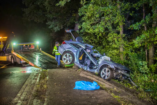Horror crash in northern Germany: Car crashes into several trees, two ...