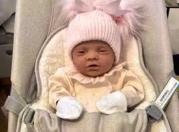 Ultrasound pictures and baby shower: 22-year-old fakes pregnancy - and ...