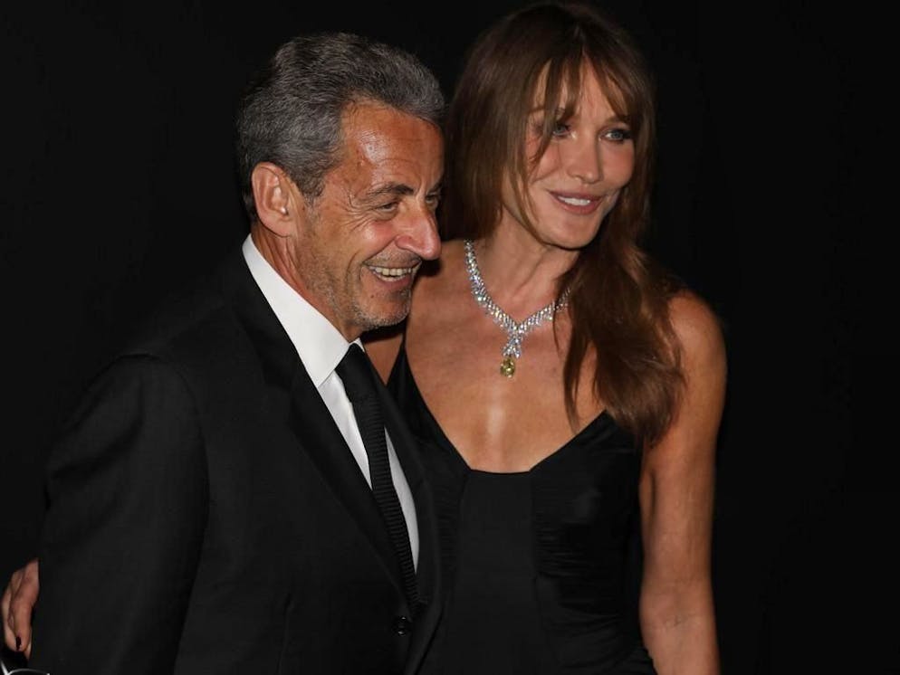 Carla Bruni non abbandona il marito Nicolas Sarkozy: «Love is the ...