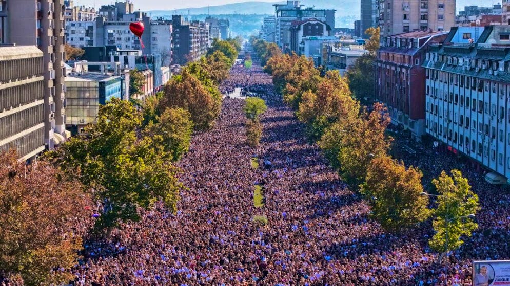 Serbia: Tens of thousands commemorate the tragedy in Novi Sad with 16 ...