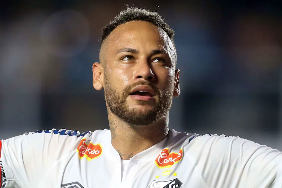 Football: Neymar retrouve les terrains après un mois et demi d'absence ...