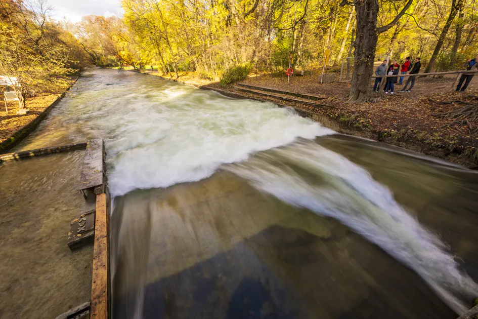 Eisbach wave in Munich dries up - surfers no longer understand the ...