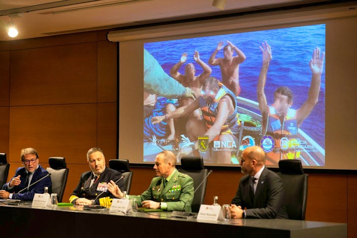 Four people arrested: Submarine with 1.7 tons of cocaine intercepted in ...