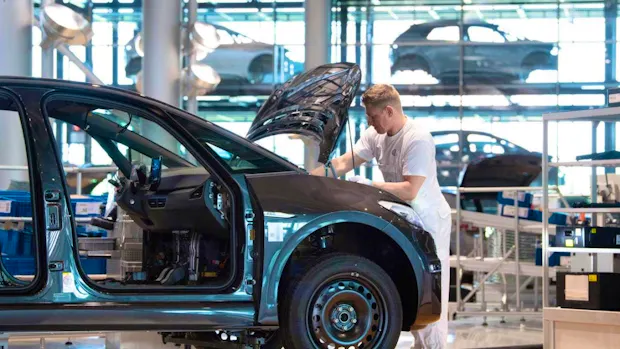 Mechanical engineering: German automotive industry draws hope | blue News