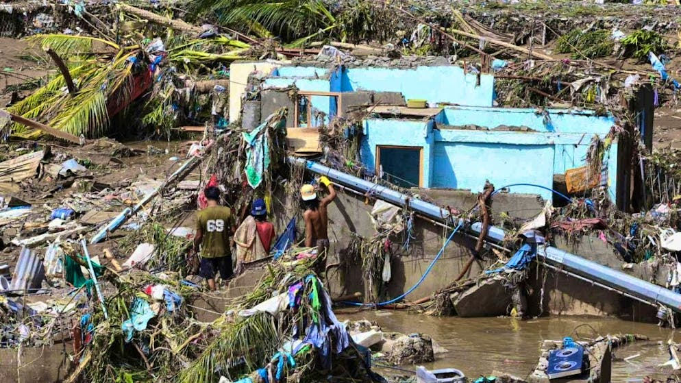 Latest news: Typhoon leaves destruction in Philippines and Vietnam ...