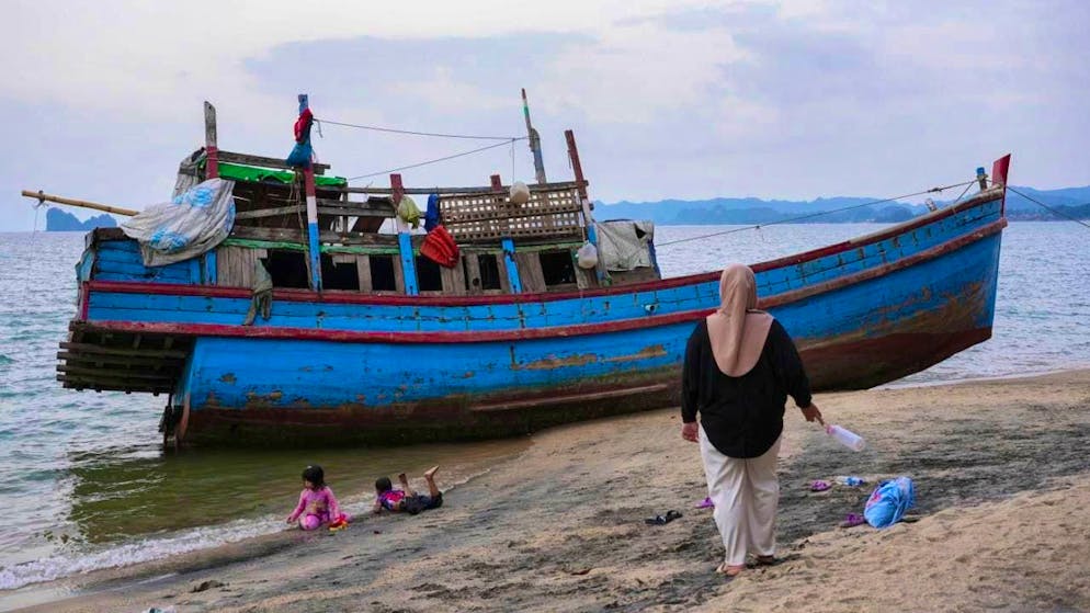 Politics: At least seven dead in boat accident off Malaysia's coast ...