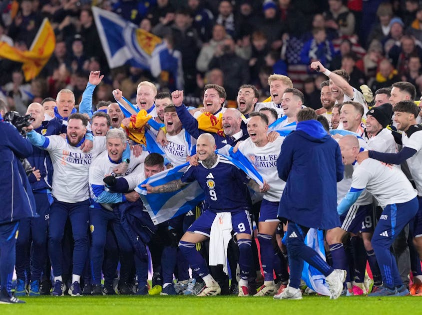 Crazy thriller against Denmark: Overhead kick and goal from the halfway ...