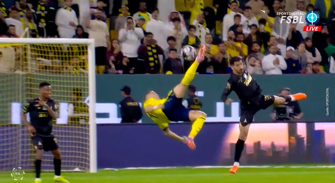Dream overhead kick in the video: Cristiano Ronaldo scores this ...