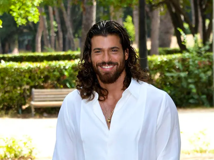 Can Yaman riaccende l'avventura: «Ho perso più di 10 kg per ...