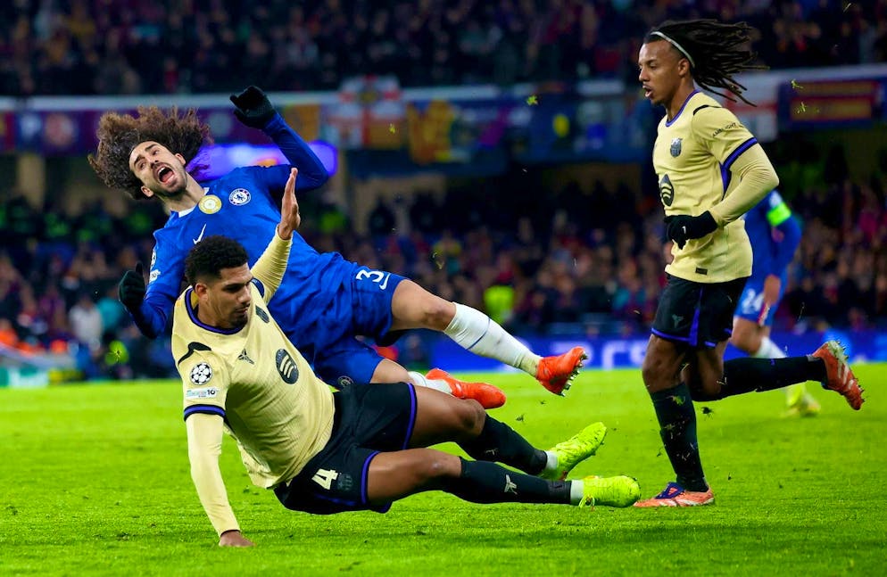 A thumping against Chelsea: Koundé's own goal and Araujo's "disservice ...