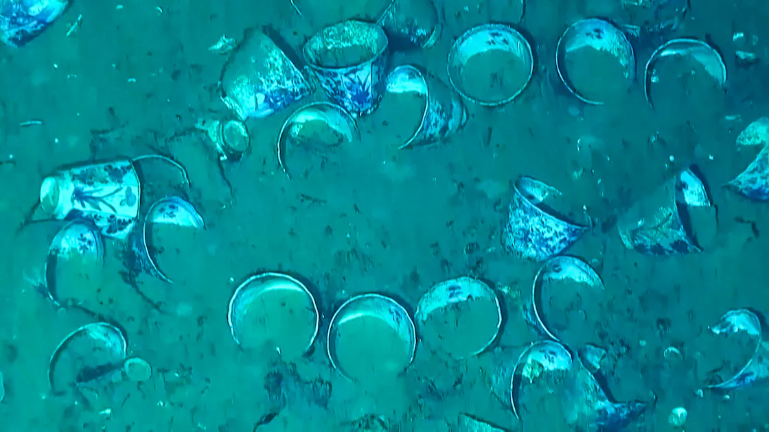 Lost for over 300 years: Colombia recovers treasure from 1708 shipwreck ...