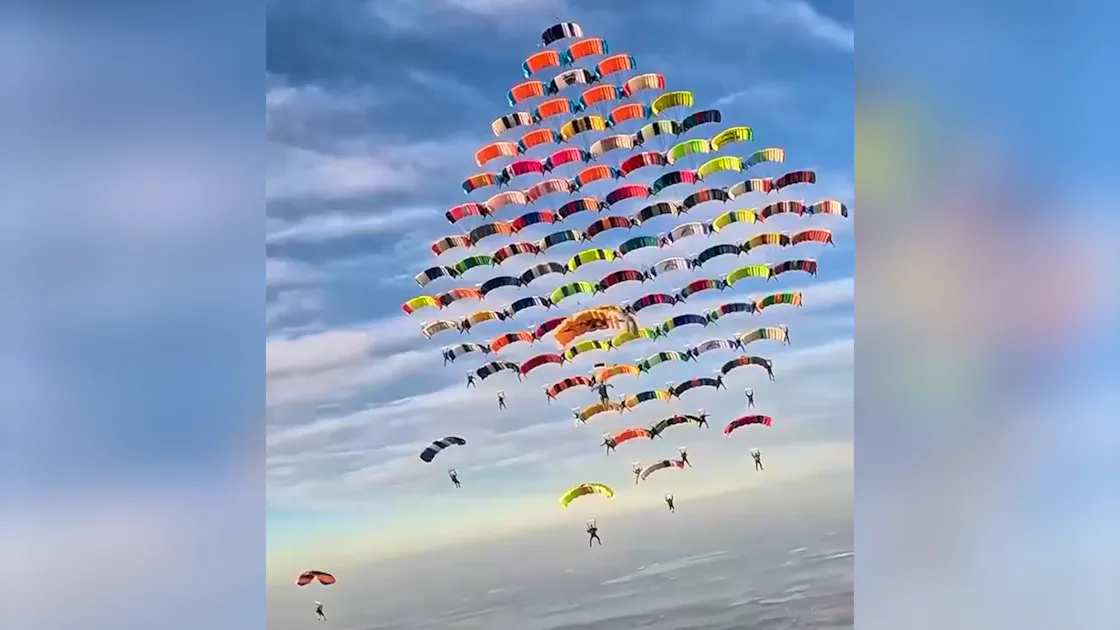 New world record formation goes viral: 104 skydivers form a gigantic ...