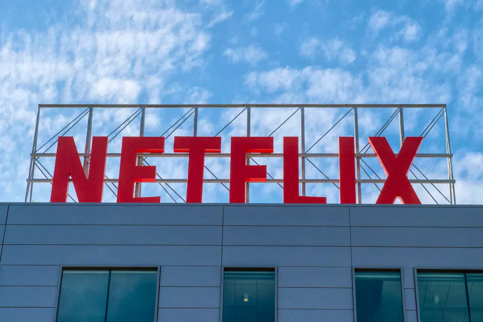 Netflix acquires Warner Bros. for almost 83 billion dollars | blue News