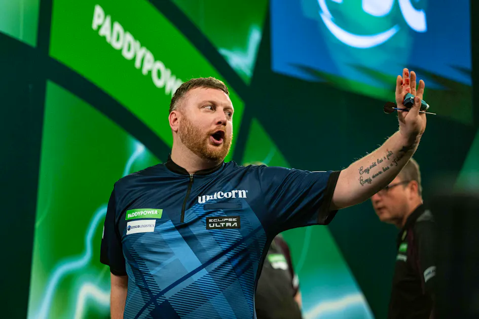 Bloody hand after scandal - darts pro hits table at World Championships ...