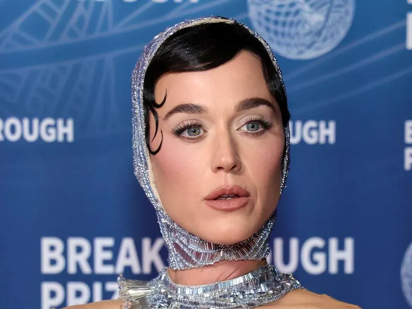 «Ce larbin mondialiste!»: L’ex-mari de Katy Perry s’indigne de sa ...