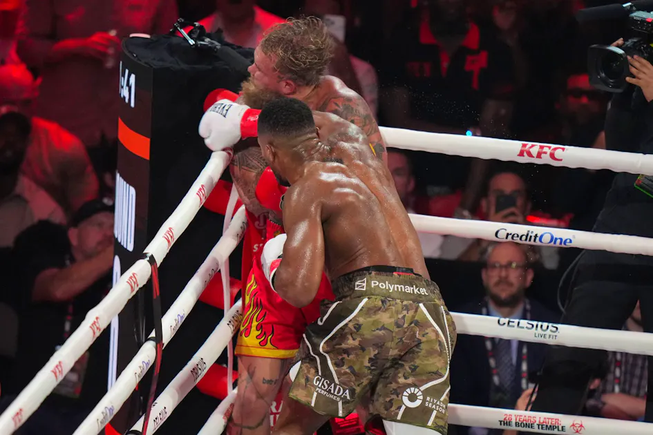 E il web festeggia: Un weekend, due incontri di boxe, una mascella ...
