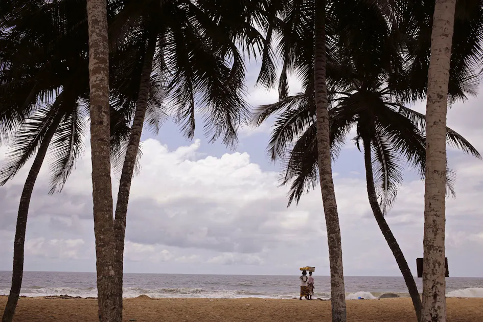 Côte d'Ivoire: «Vaste souillure de couleur noirâtre» – baignade ...